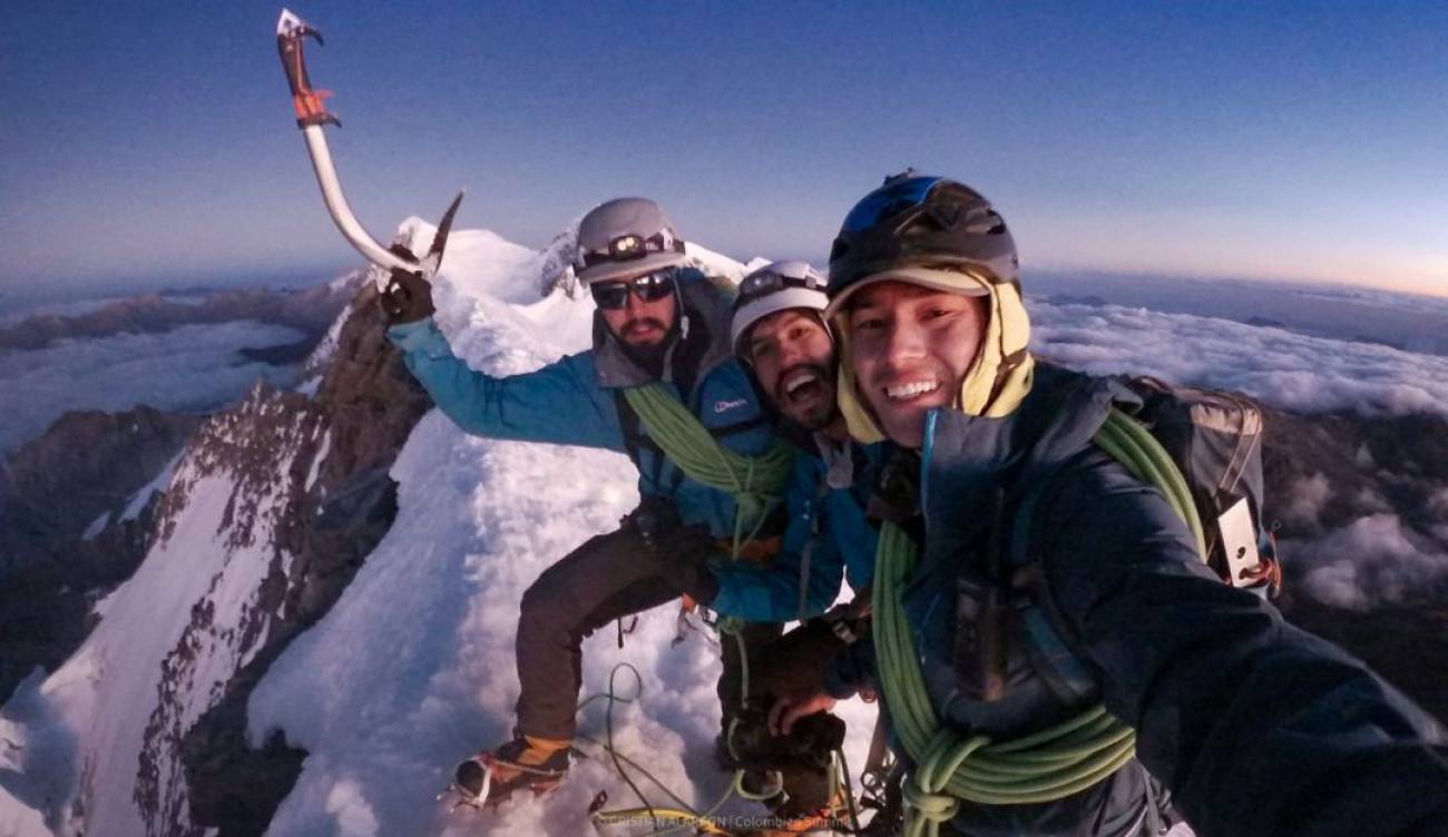 Tres aventureros 'conquistan' y pisan el pico Colón de la Sierra Nevada ...
